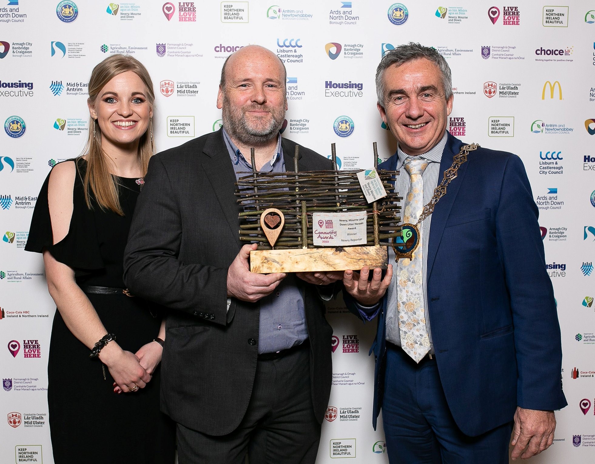 The Newry Reporter Picks Up the Litter Heroes Award at the LHLH Awards ...